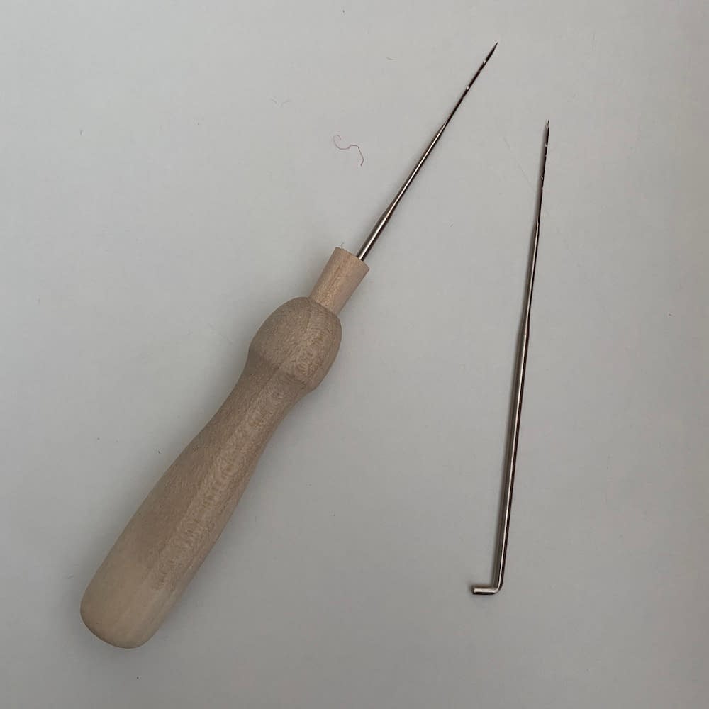 Felting needles and wooden handle - Wild and Woolly