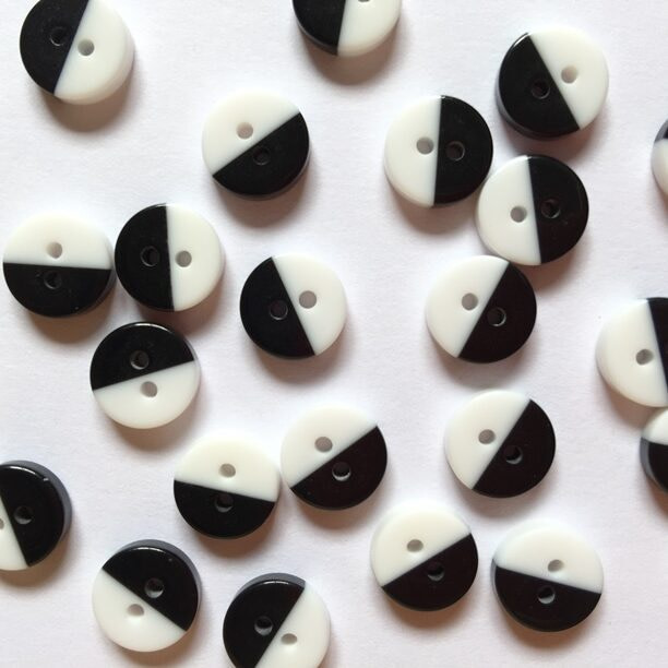 Black and white glossy buttons 10mm - Wild and Woolly